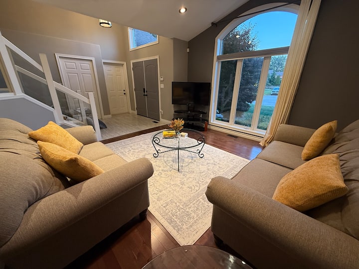 5br Family Home In East Windsor - Detroit, MI