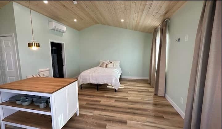 "Cozy Studio With Gated Access & Shared Amenities" - Torrance, CA