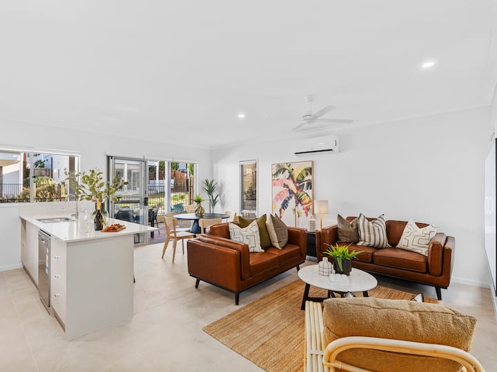 Dream World Escape | 4br Oxenford - Pool, Gym, Bbq - Gold Coast