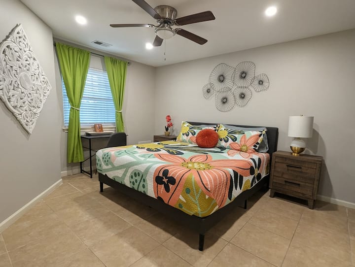 Shady Chic Uptown Condo By Howdy Holiday - Oakland Estates - San Antonio