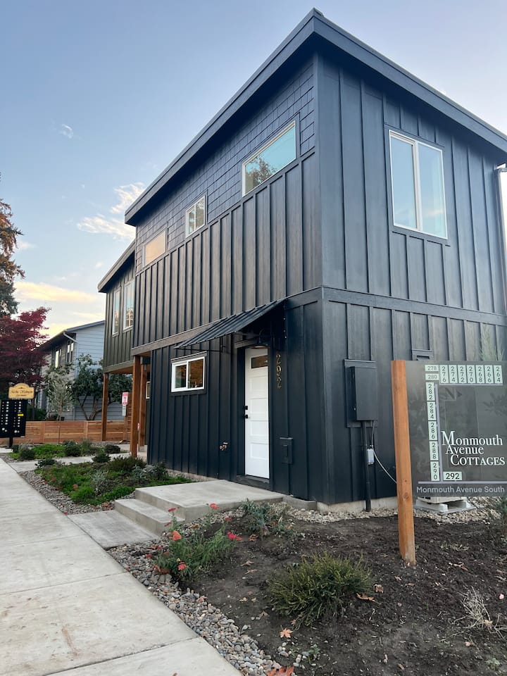 New Built Cottage In A Sleepy College Town! - Monmouth, OR