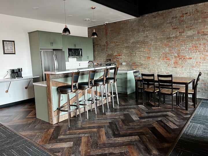 The Marquee Loft- An Historic Hideaway - North Dakota
