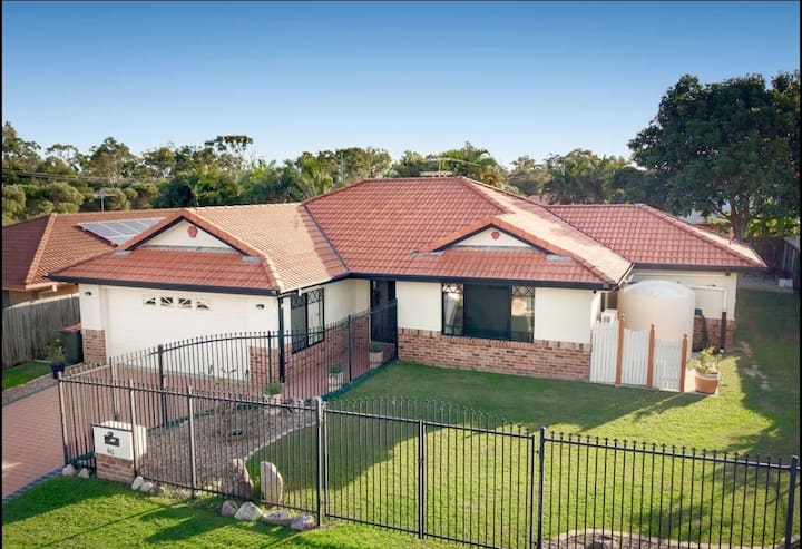 Bayside Bliss – 8-sleeper Family Escape - Brisbane