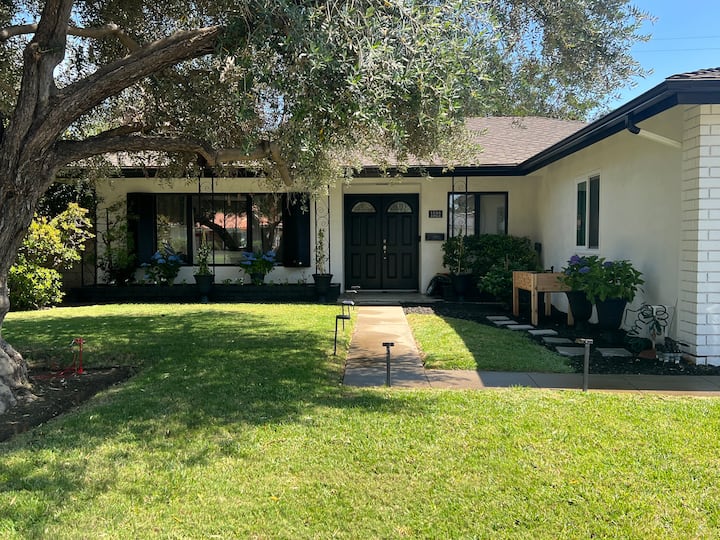 Cozy Luxe Escape
Close To Beaches And Disneyland - Santa Ana, CA