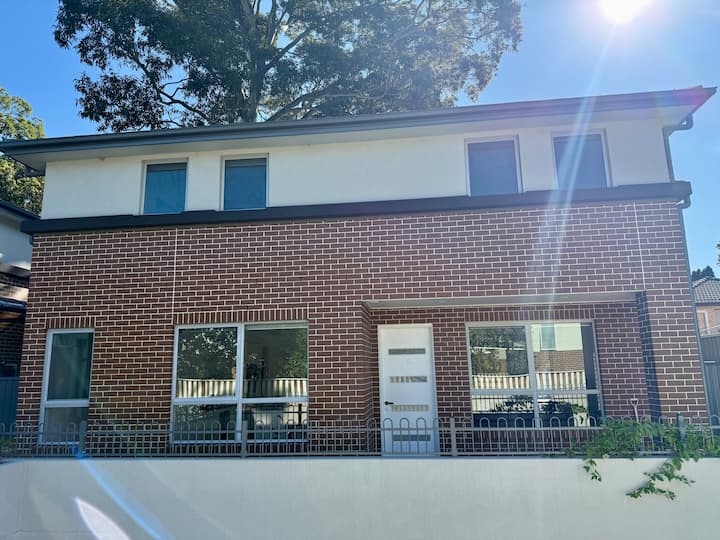 Modern 3br + Study, 2.5 Bath Home In Burwood - Burwood