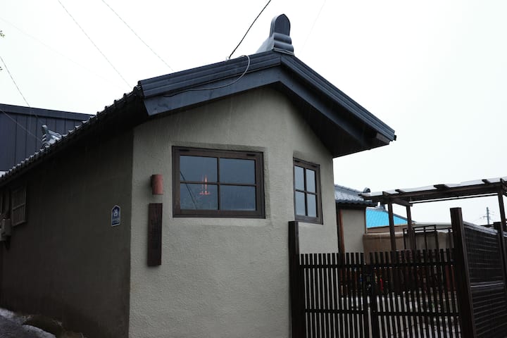 심야식당을 품은 감성가득한 독채펜션
'나들집' - Pohang-si