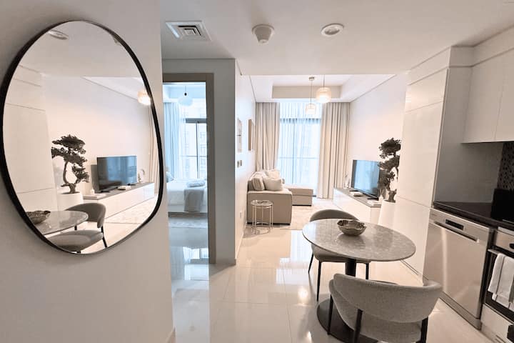 Luxury 1br Canal View | Pool & Gym Near Downtown - Dubai