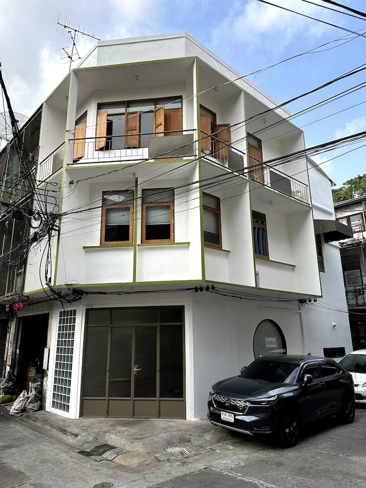 Talat Noi Entire Shophouse • Soulfully Renovated - Bangkok