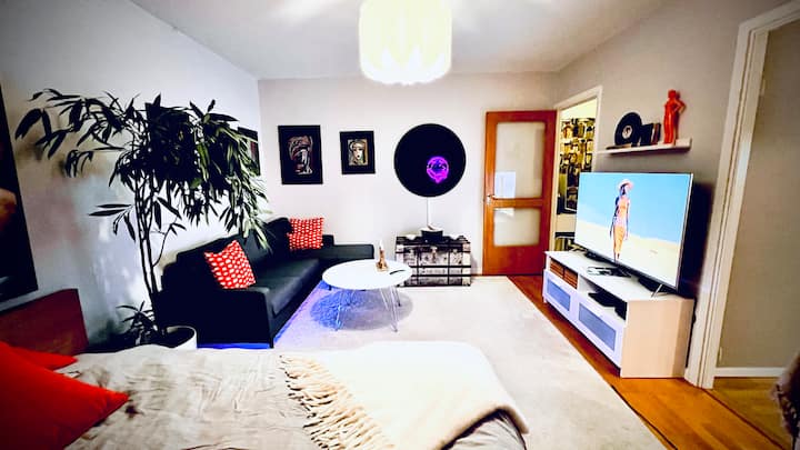 The Art & Comfort Studio – Warm Central Escape - Sundsvall