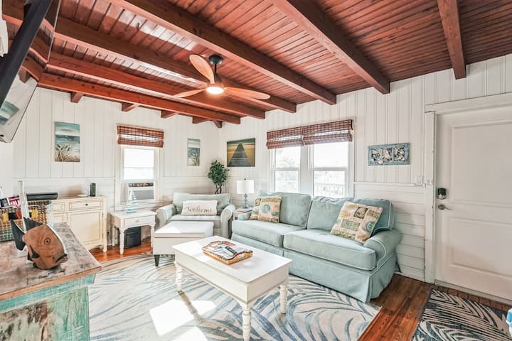 Walk To Siesta Key Beach, Canal-side Sarasota Home - Siesta Key, FL