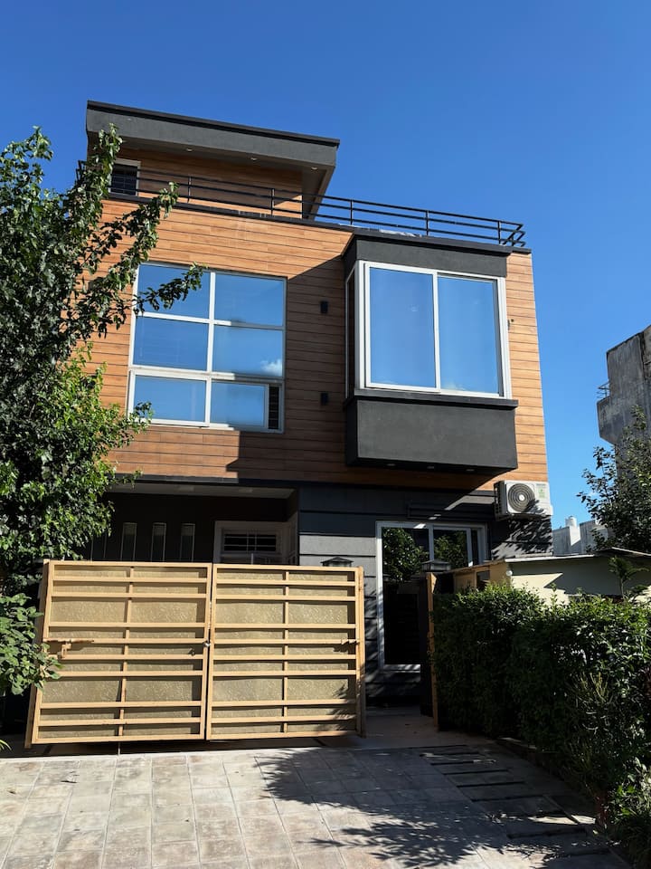 Modern Family House In Elite D-12 Islamabad - Islamabad