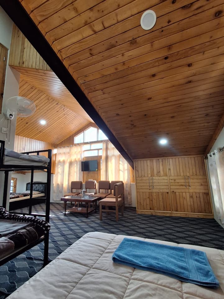 Cozy Wooden Retreat Near Dal Lake| Lowood K5 - Srinagar