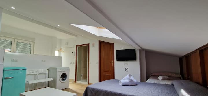 Buhardilla Con Baño Propio En Pleno Centro - Salamanque