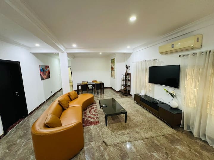 Central 2bed Apt Near Osu| Fast Wi-fi| Pool| Cozy - Accra