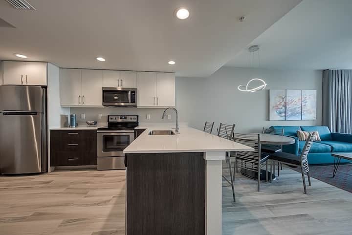 Island Family Stay! 2 Suites W/ Kitchen & Pool! - St. Pete Beach, FL