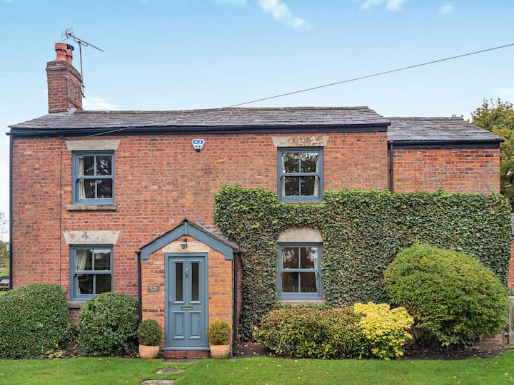 House In Countryside, Cheshire East, Nr Knutsford - Knutsford