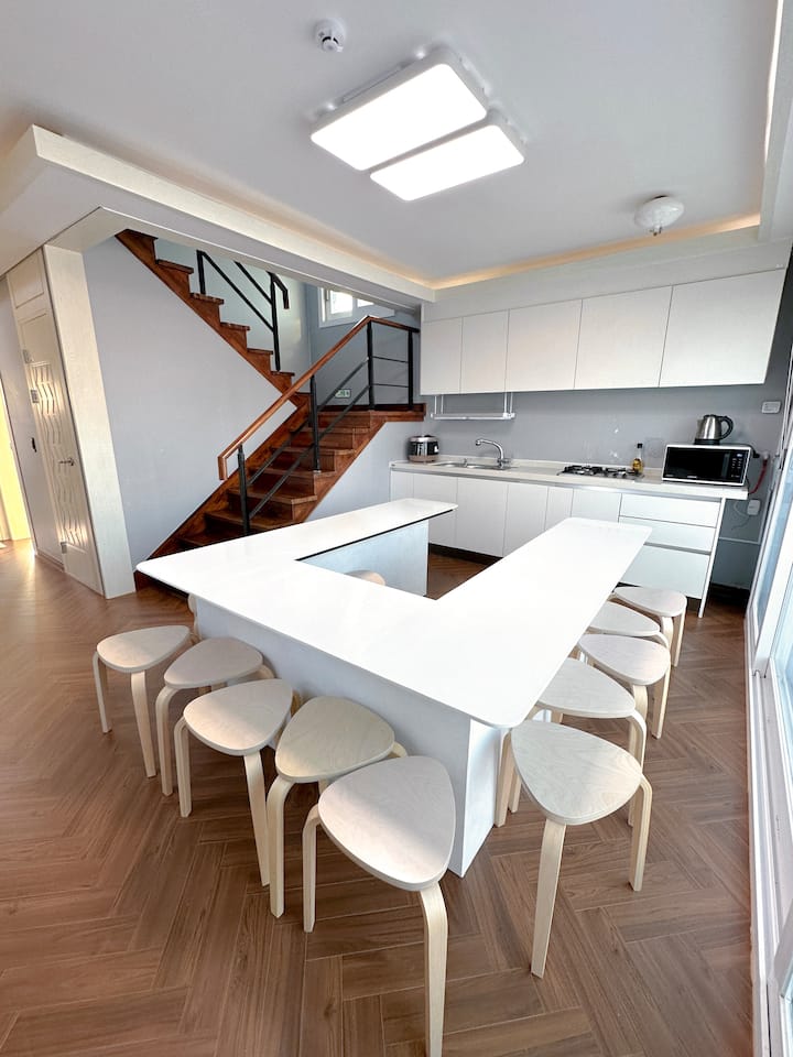 오픈2주간특별할인 김녕 바다보이는복층단독주택 방5개 화장실2개 퀸침대7개 런던베이글뮤지엄 - Jeju-si