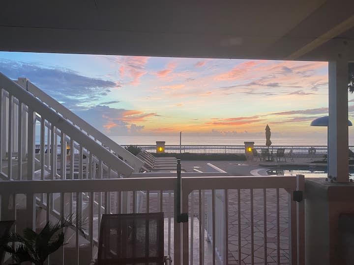 Mermaid Lair Oceanfront At Ormond/daytona Beaches - Daytona Beach, FL