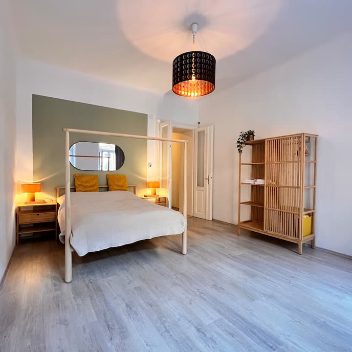 Servus Homes - Metro Stadthalle - Amadeus - Vienna