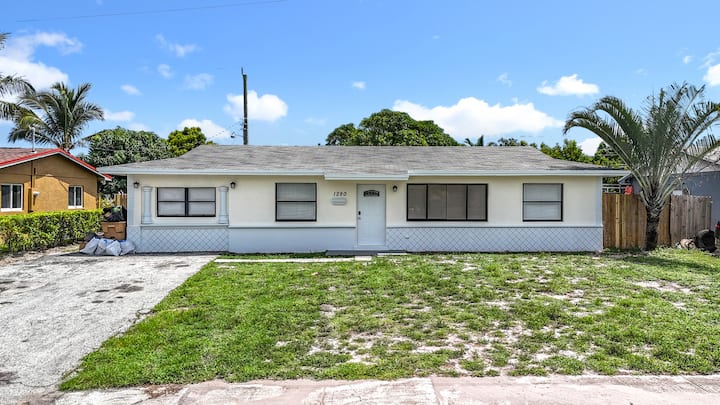 4-bedroom Retreat Near Deerfield Beach! - Boca Raton, FL