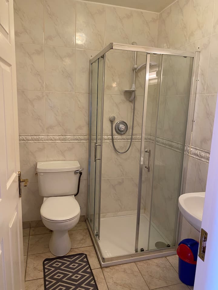 Large 7-room Apartment Above Pub, Athlone - Athlone