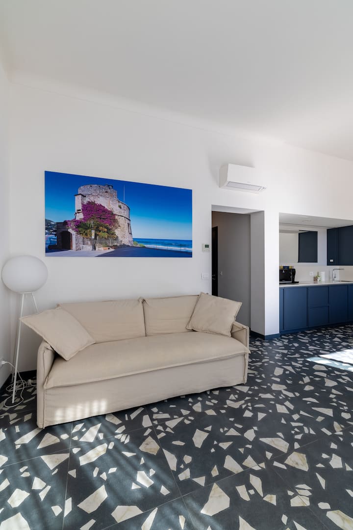 Ampio Bilocale Con Balcone Vista Mare - Alassio