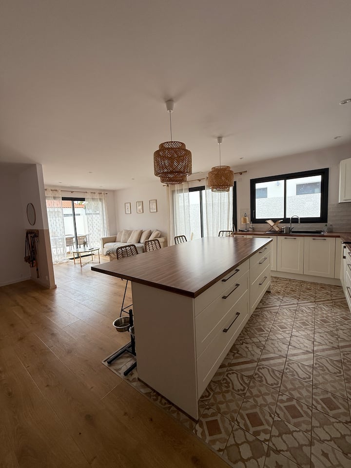 Jolie Maison Proche De La Mer Et De La Montagne - ibis Perpignan Nord