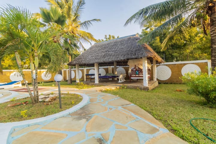 4 Bedrooms Spacious - Diani Beach