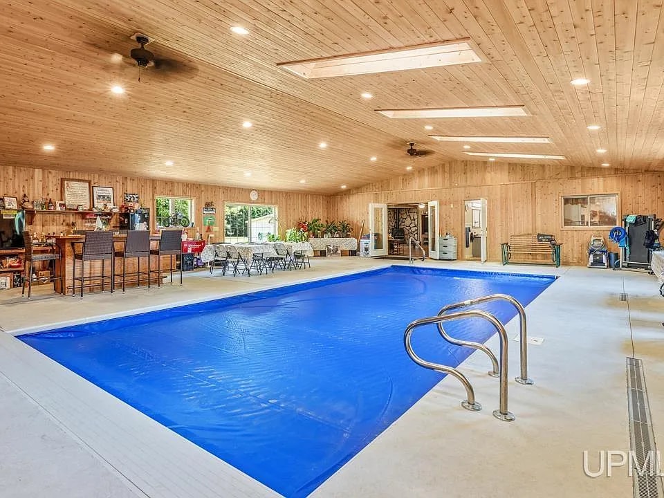 Piscina privada climatizada cubierta, ¡limpia! - Casas en renta en ...