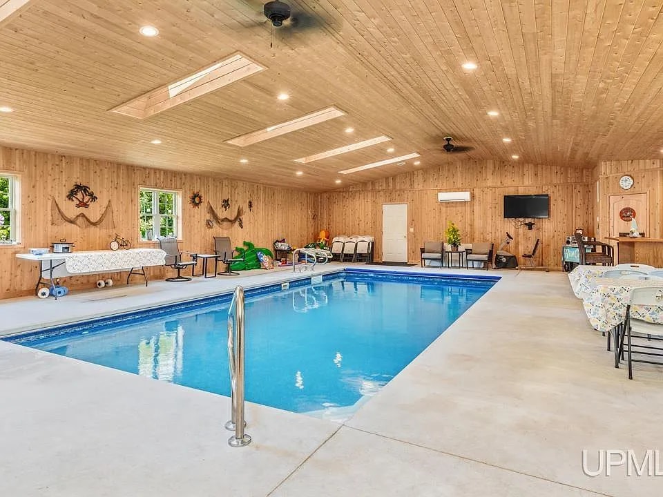 Piscina privada climatizada cubierta, ¡limpia! - Casas en renta en ...