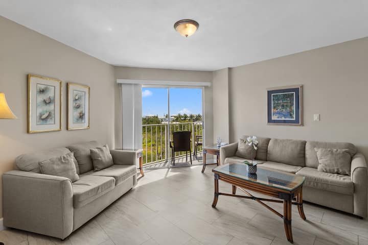 3 Amazing Rooms W/ Ocean View! Beach & Pool Access - Tavernier, FL