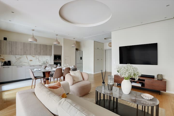 Bm - Suite Familiale Victor Hugo - Paris