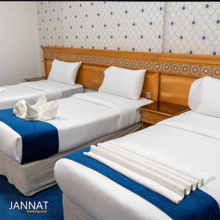 Triple Room - Al-magd Hotel - فندق زاد المجد - Mecca