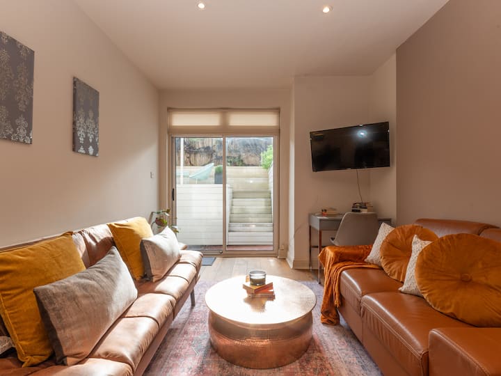 Stylish 2br – West Kensington, 2 Mins To Tube - London