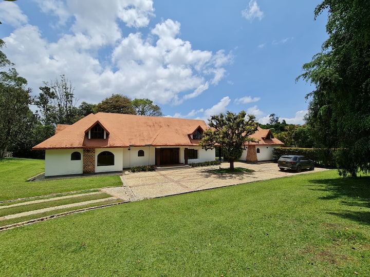 Hermosa Finca En Llanogrande - Rionegro