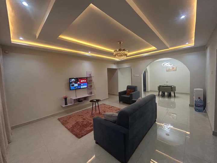 2 Bedrooms, 4 Guests, Starlink Wi-fi Dstv, Netflix - Ghana