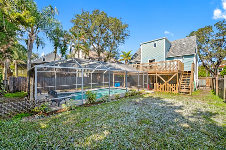 Coastal Sun & Play: Heated Pool Home W/ Game Room - Tarpon Springs