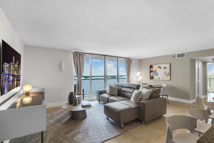 Stunning 3br - Ocean & City Views + Free Parking - Miami, FL