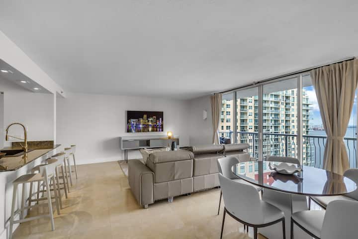Stunning 3br - Ocean & City Views + Free Parking - Miami