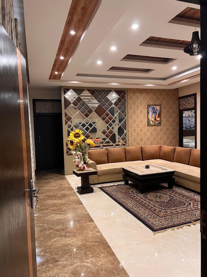 Cozy Modern Stay | Heart Of City - Varanasi