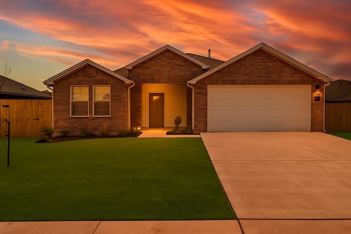 Newly Built Retreat Near Bentonville & U Of A - Lowell, AR