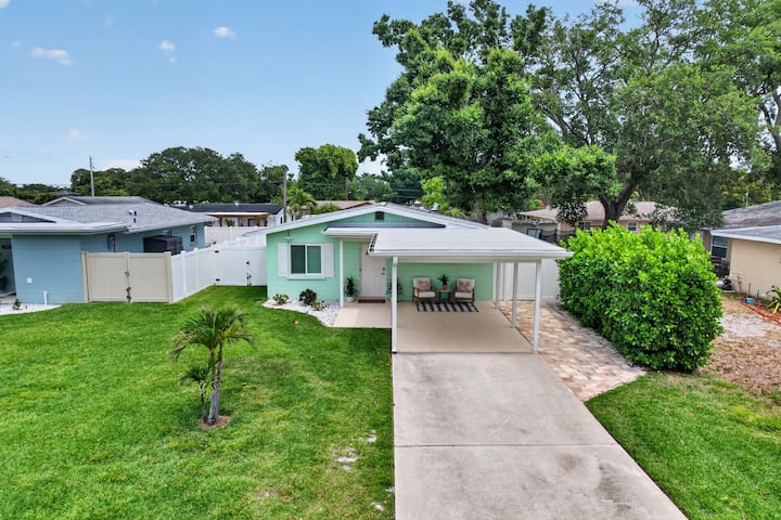 Isle Of Green 2b1b Stocked Kitchen Near Beach - Sarasota
