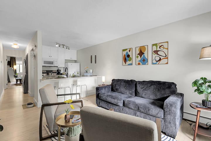 Furnished Poolside Condo In Castle Rock - Castle Rock, CO