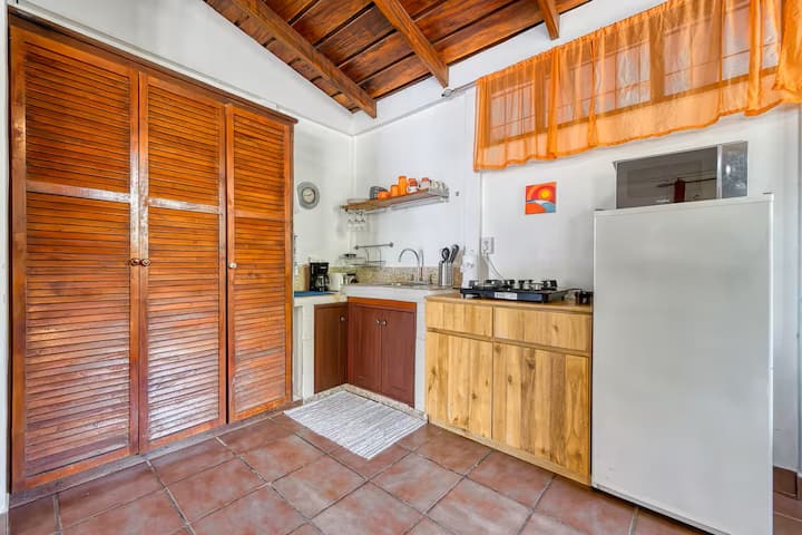 Cozy, Clean, Walkable Beach Studio In Surfside - Potrero