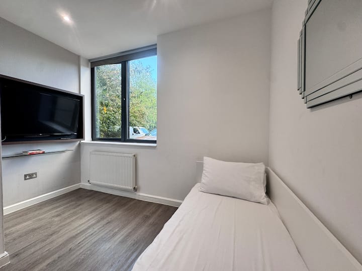 #1 Beautiful Apartment @Cmk Walkable To Station - Milton Keynes