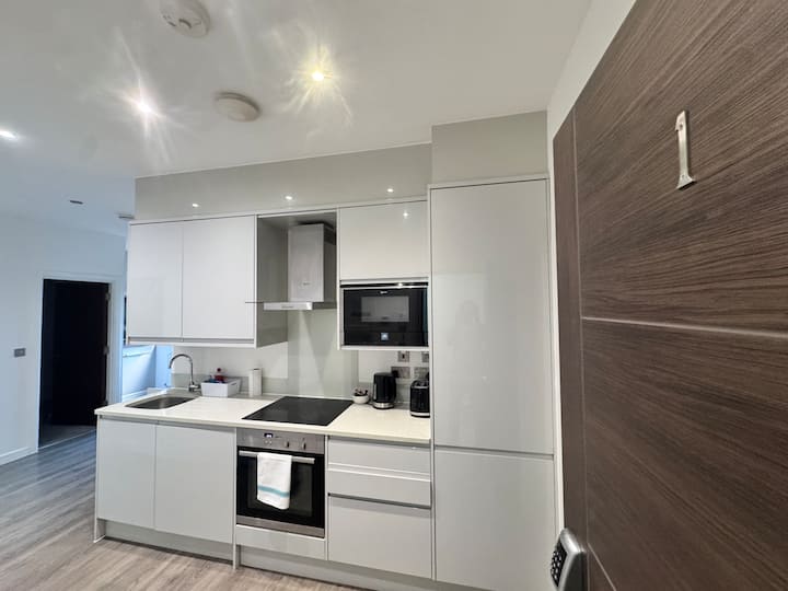 #1 Beautiful Apartment @Cmk Walkable To Station - 밀턴 케인즈