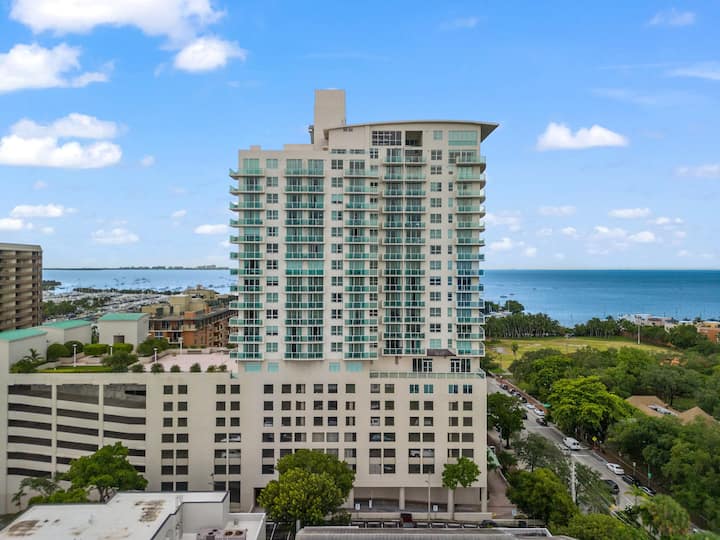 Coconut Grove Condo With Hotel Amenities + Parking - Miami