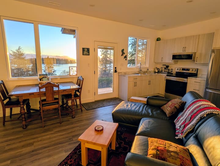 Quadra Sunrise- Oceanview All Rooms -Private Suite - Campbell River