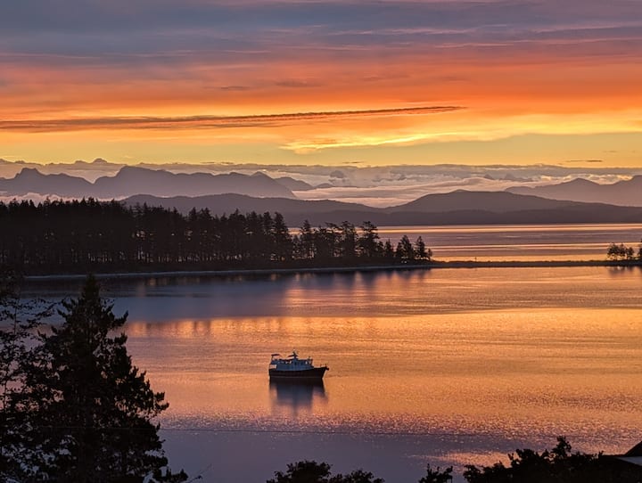 Quadra Sunrise- Oceanview All Rooms -Private Suite - Campbell River