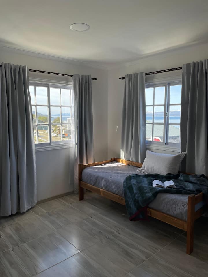 Amplio Duplex Con Patio Y Espacio Para Auto. - Ushuaia